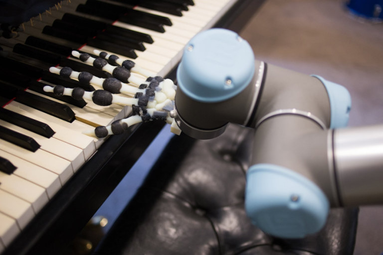 Robot Pianista – Escuela de Computación y Telecomunicaciones – PUCMM
